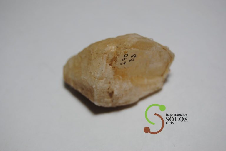 Calcita (CaCO3) – Mineral do Grupo dos Carbonatos – Museu Virtual de ...