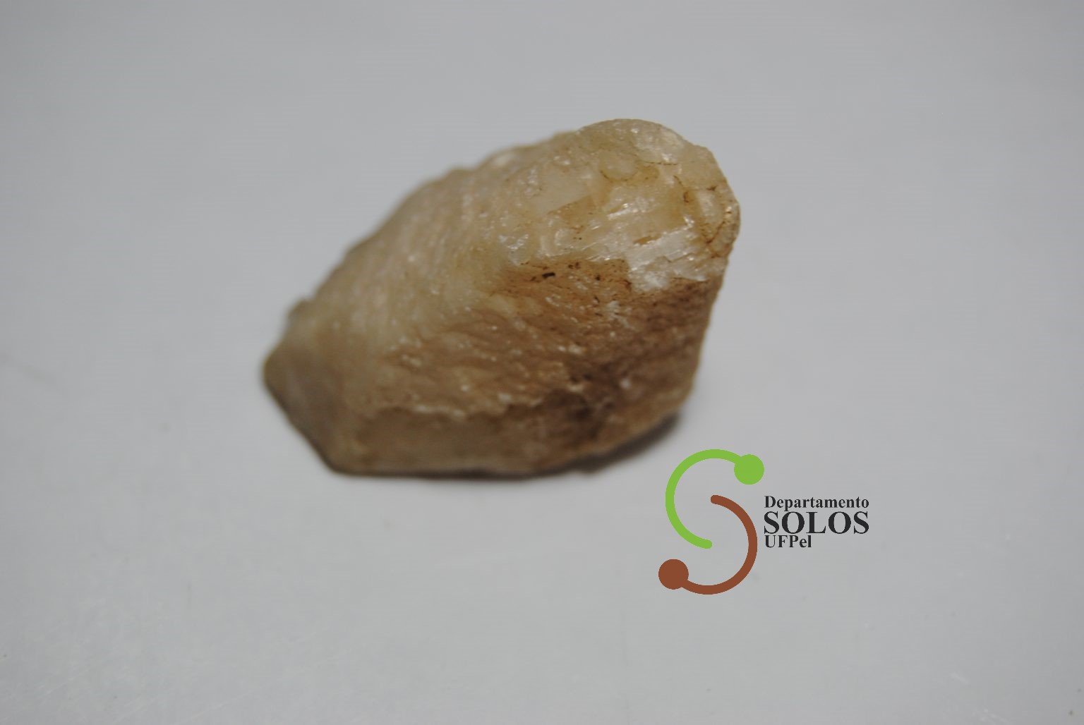 Calcita (CaCO3) – Mineral do Grupo dos Carbonatos – Museu Virtual de ...